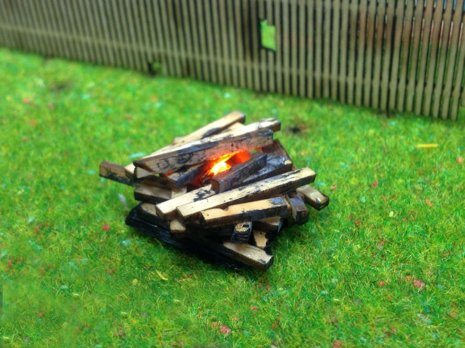 AX021-N Bonfire With Flickering LED Fire Effect N/2mm/1148 – Scale ...