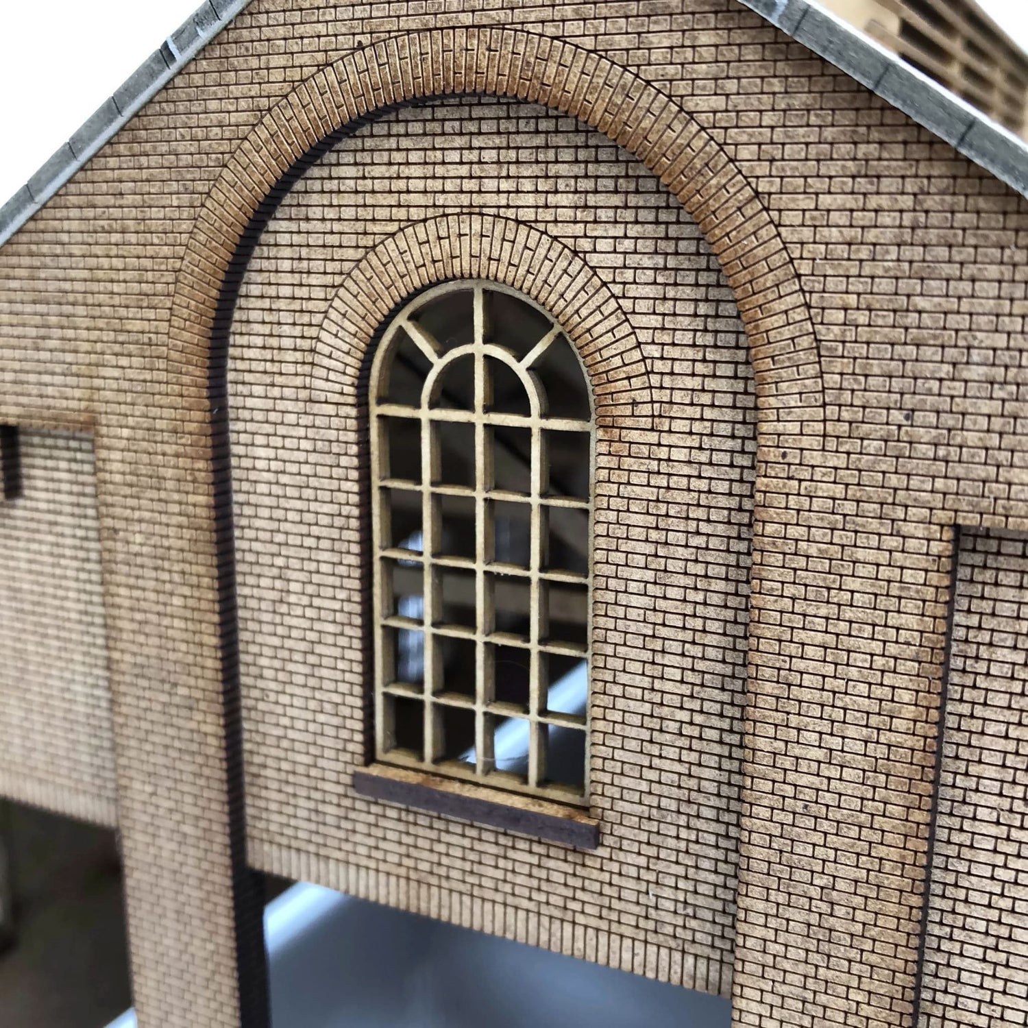 LX230-OO Three Track Engine Shed - OO/4mm/176 – Scale Model Scenery