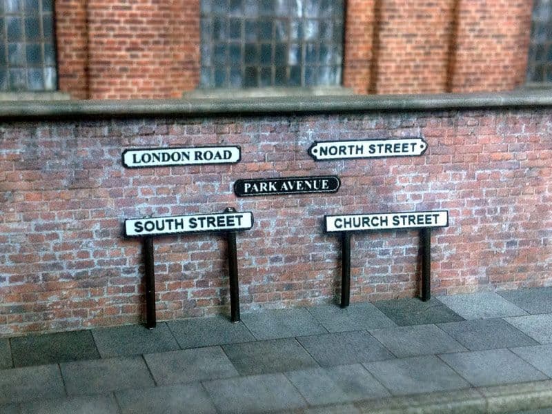 S001-OO Street Name Signs OO/4mm/176 – Scale Model Scenery